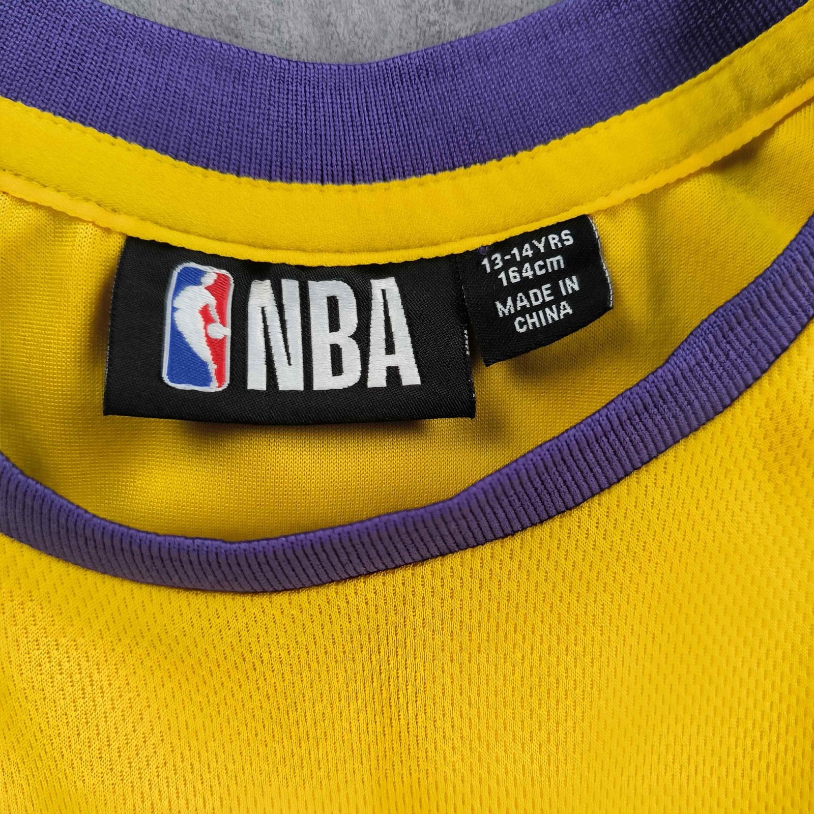 Los Angeles Lakers James NBA mez gyerek 164-es – Mezek.hu